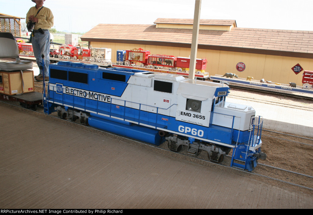 EMD #3655 GP60 at passenger station